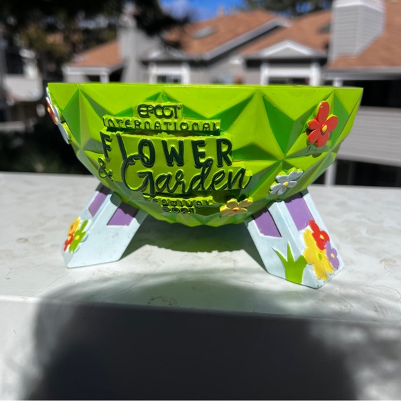 Disney | Accents | 22 Epcot Flower Garden Festival Planter | Poshmark